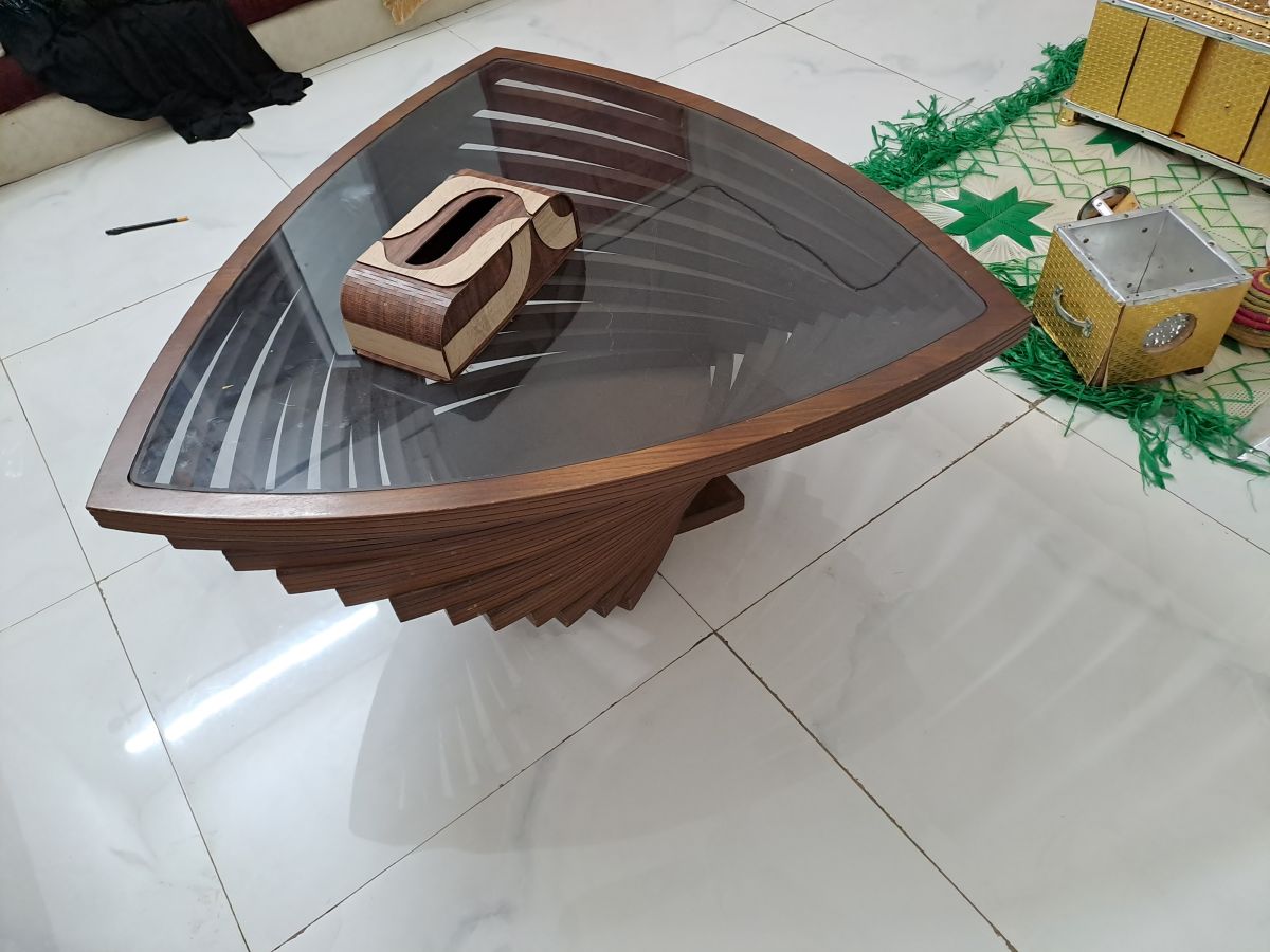 Table basse presque neuve - Prix abordable à Djibouti