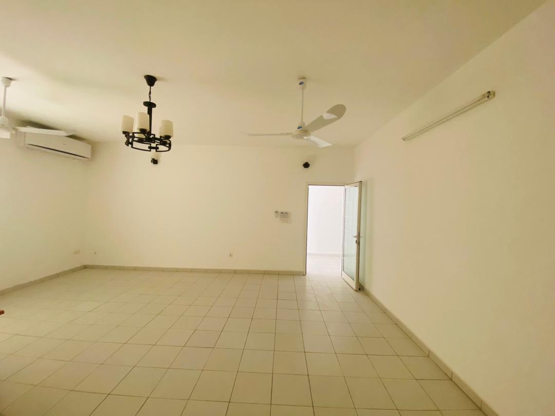 Bureau lumineux en bordure de route Gabode 3 à Djibouti