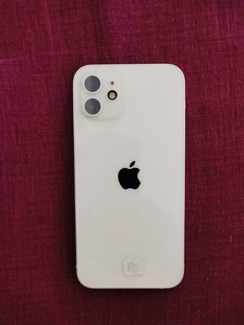 iPhone 12 comme neuf, 4 mois d'utilisation à Djibouti