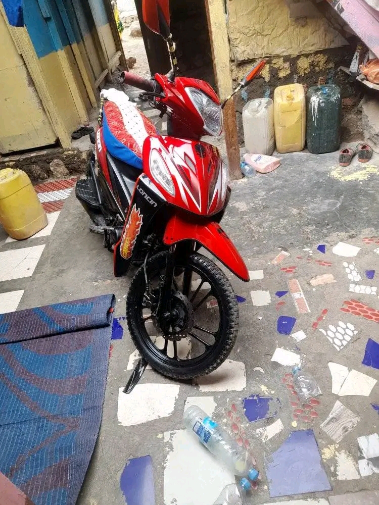 Moto Loncin 110 en excellent état à prix négociable à Djibouti