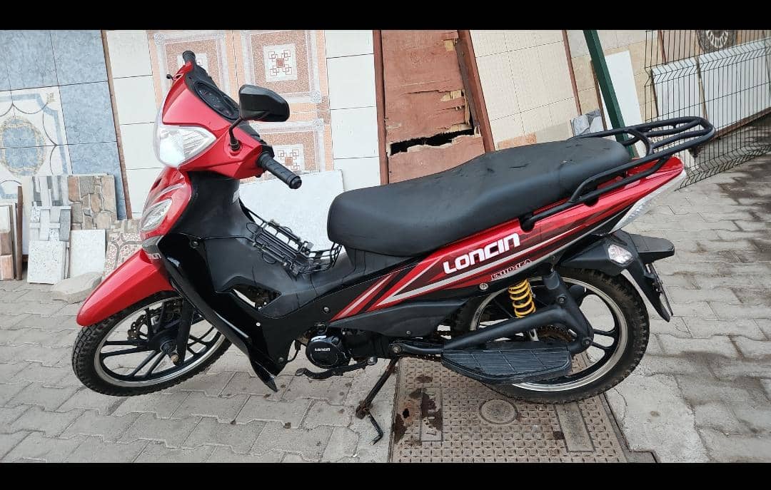 Moto Loncin 110 rouge, 7 003 km, excellente qualité à Djibouti