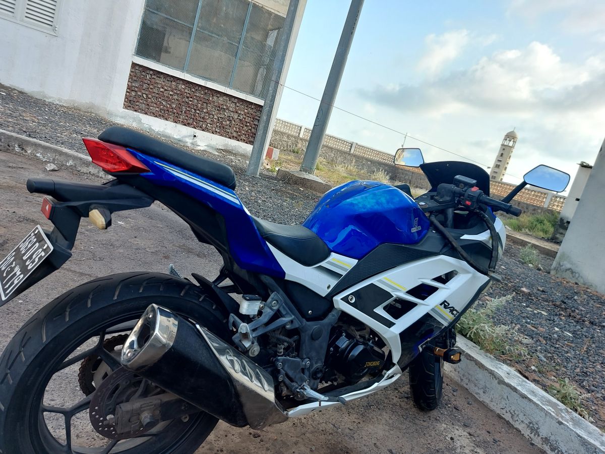 Moto 180 cc en excellent état, faible kilométrage à Djibouti