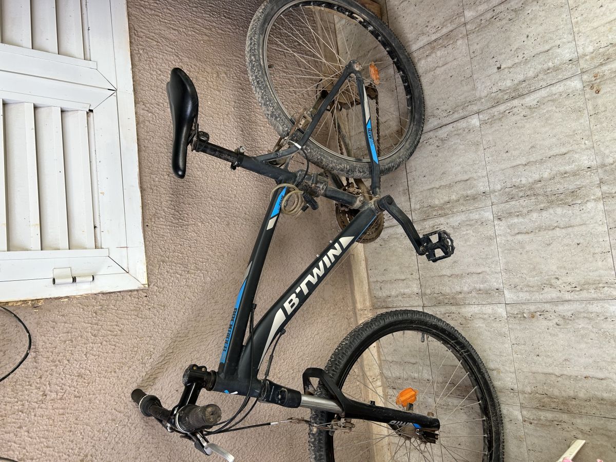 Vélo BTWIN Rockrider en bon état à Djibouti