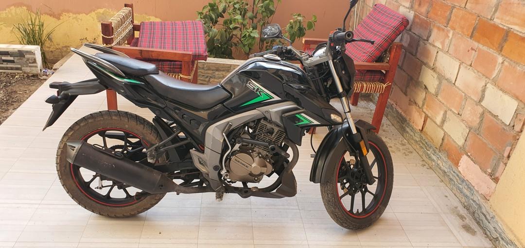 Moto Senke 200cc à vendre, bon état, pneus neufs, prix négociable à ...