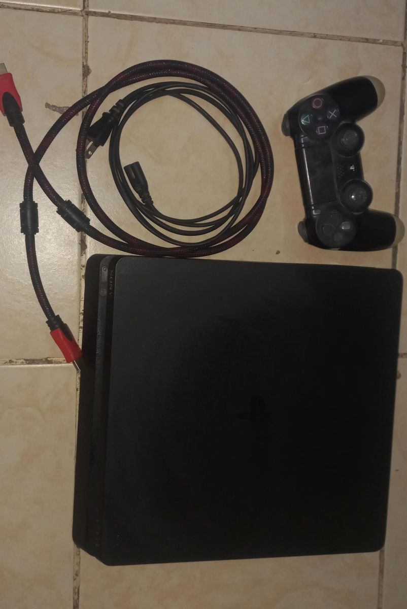 Console de jeu PS4 Slim à Djibouti