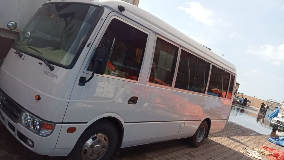 Bus Mitsubishi Rosa 2016 importé de DUBAÏ à Djibouti