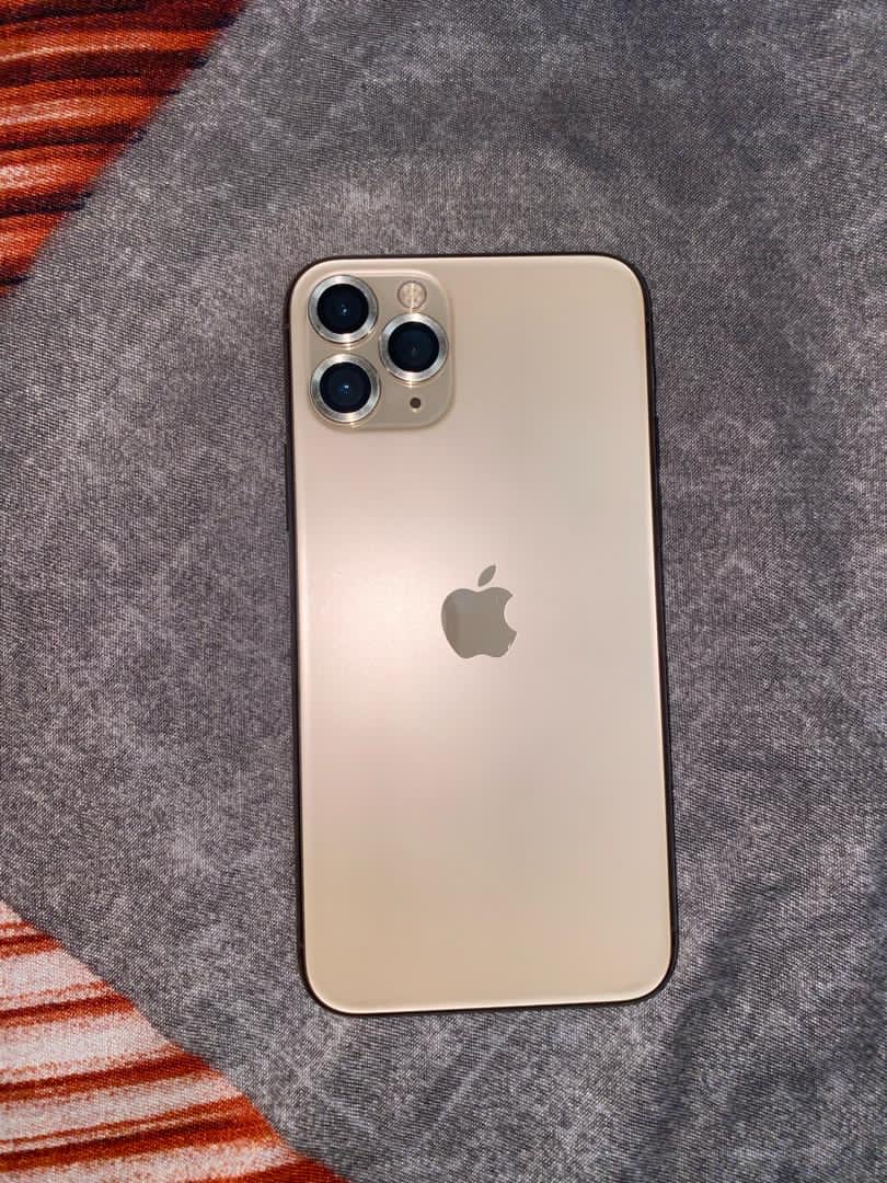 iPhone 11 Pro doré, parfait état, dernière mise à jour à Djibouti