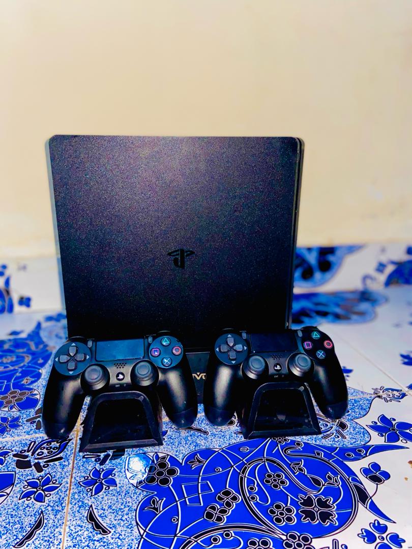 PS4 Ultra Moderne avec Accessoires et Garantie d'une Semaine à Djibouti