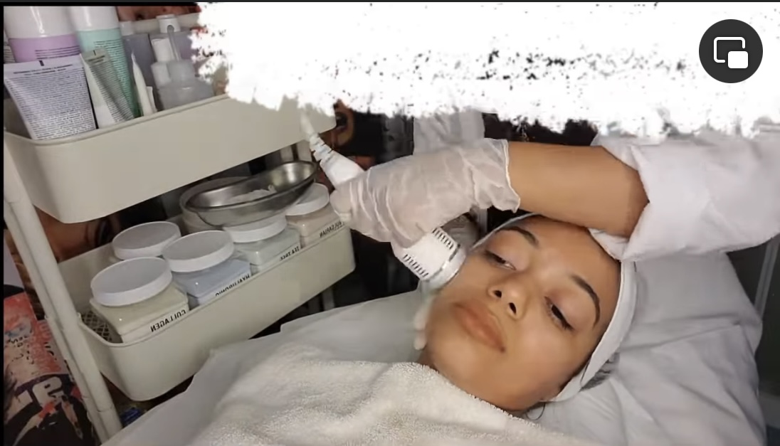 Soin du visage pour un teint éclatant chez Enti Ajmal à Djibouti