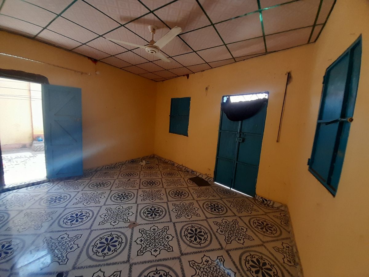 Maison F3 à louer avec double façade et chambre-boutique à Hayabaley à ...