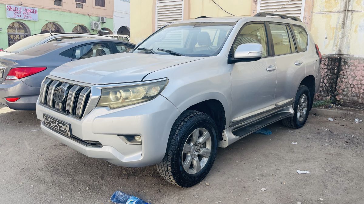 À VENDRE : TOYOTA PRADO 2015 à Djibouti