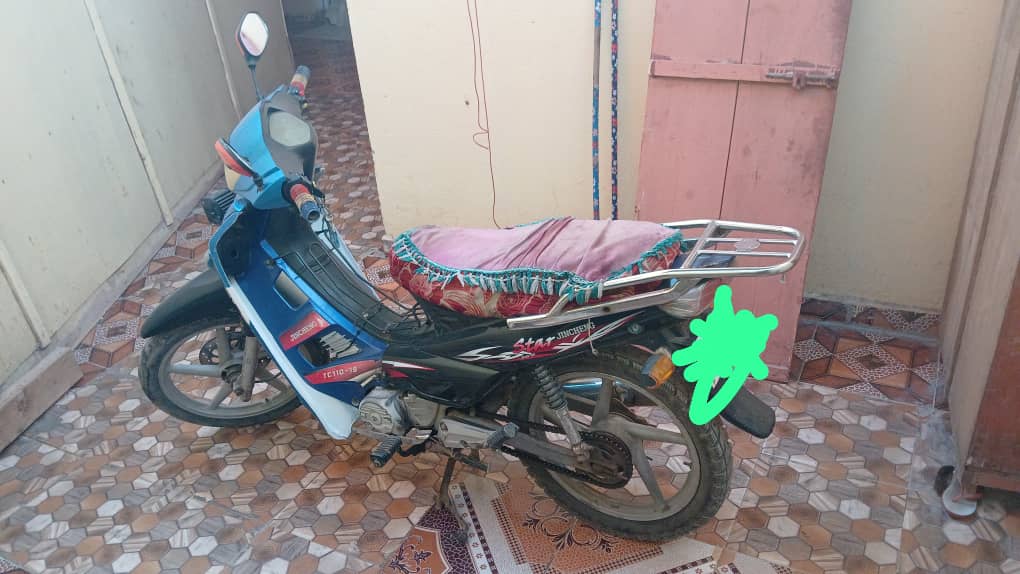 Moto Jincheng 110 en bon état - couleur bleue - négociable à Djibouti
