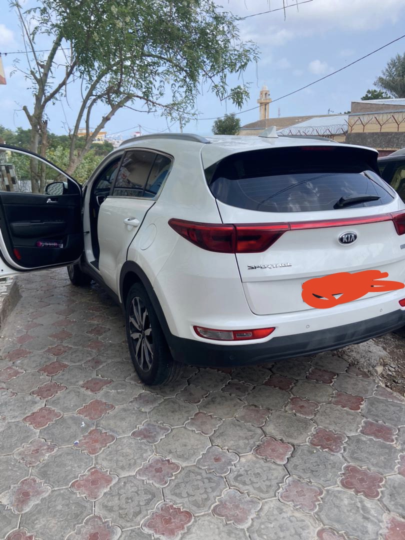Kia Sportage 2018 Blanc, 79 000 km, état impeccable à Djibouti