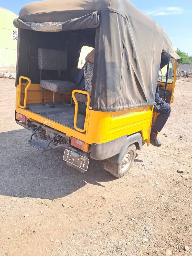 Bajaj Piaggio D106 6 places, dernier modèle, état impeccable à Djibouti