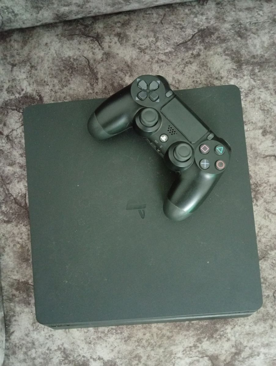Ps4 slim tres bon etat à Djibouti