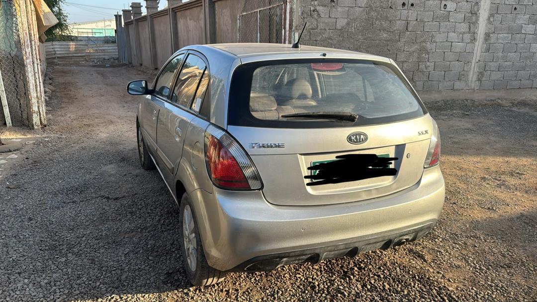KIA PRIDE 2011, transmission automatique, essence, très propre à Djibouti