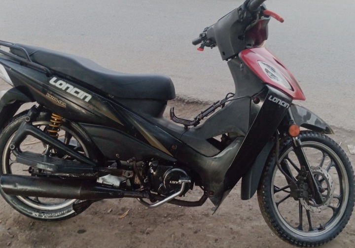 Moto Loncin 110 2022, faible kilométrage, excellent état à Djibouti