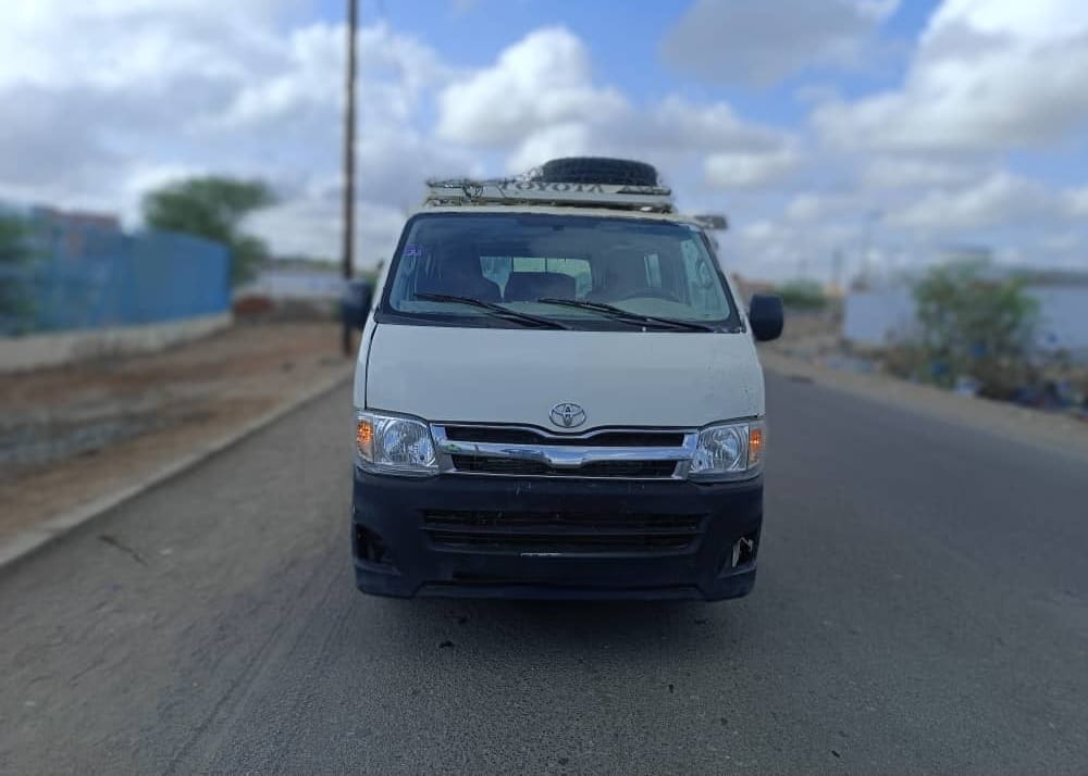Toyota Hiace Mini Bus en très bon état à Djibouti
