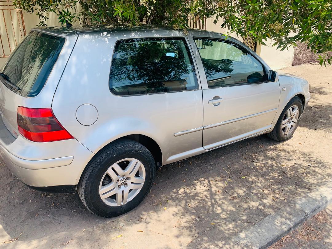 Volkswagen Golf GTI Diesel, Gris, 3 portes, climatisée à Djibouti