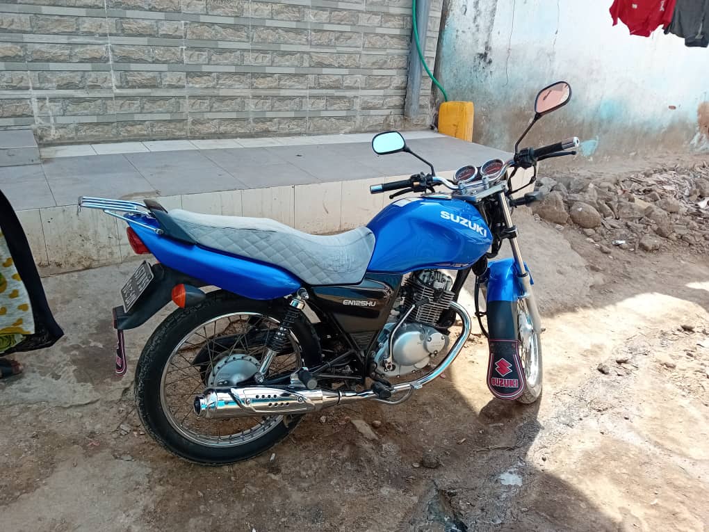 Moto Suzuki 125cc en excellent état à Djibouti